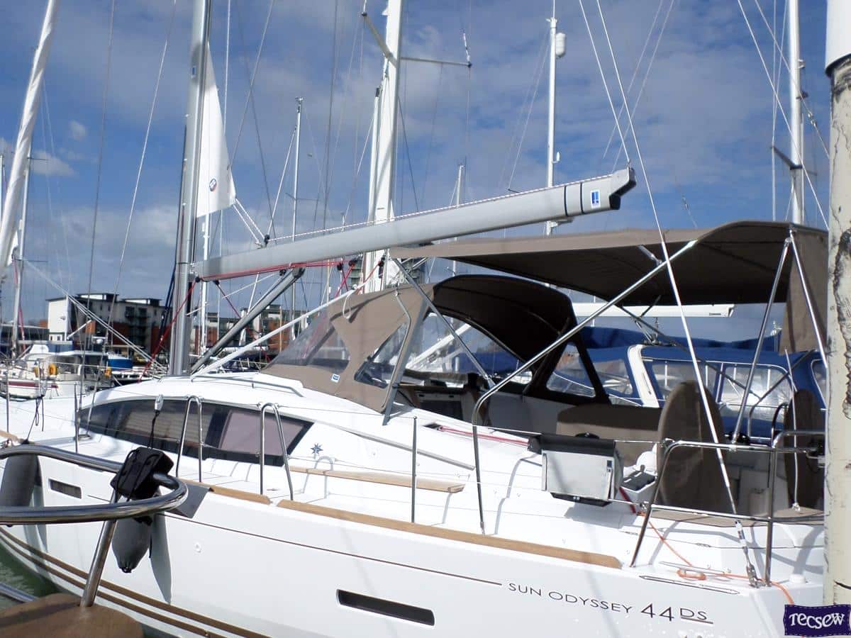 Jeanneau Sun Odyssey 44ds, 4 Bar Bimini, ref 5960 and 1104 - Tecsew