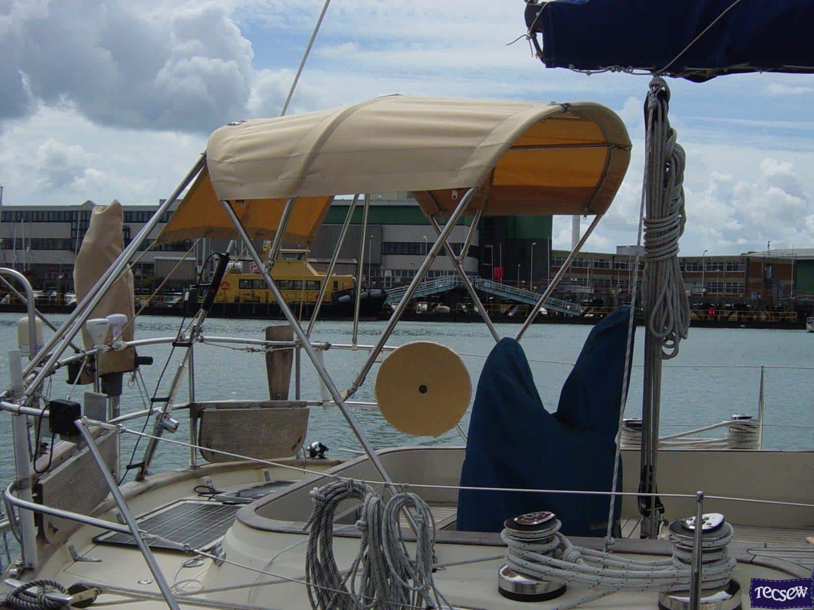 Rustler 42 Helm Bimini - Tecsew