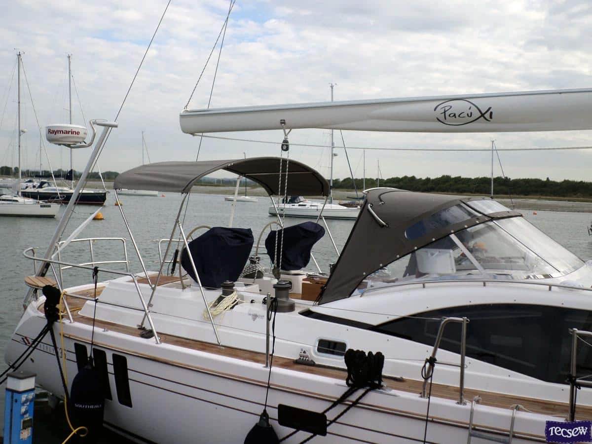 Southerly 535 with windscreen, Bimini on slide track with Sprayhood ...