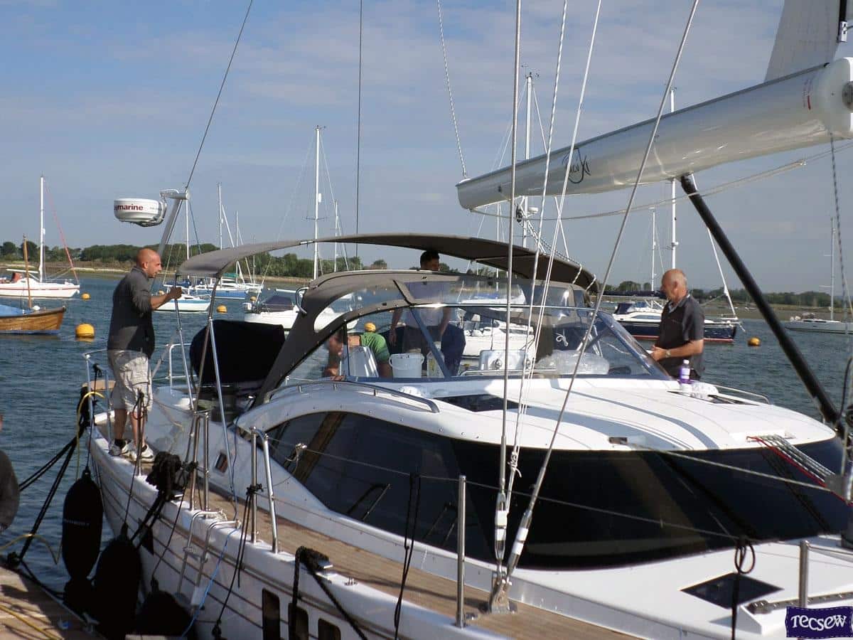 Southerly 535 with windscreen, Bimini on slide track with Sprayhood ...