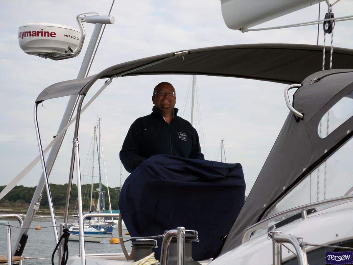 Southerly 535 with windscreen, Bimini on slide track with Sprayhood ...