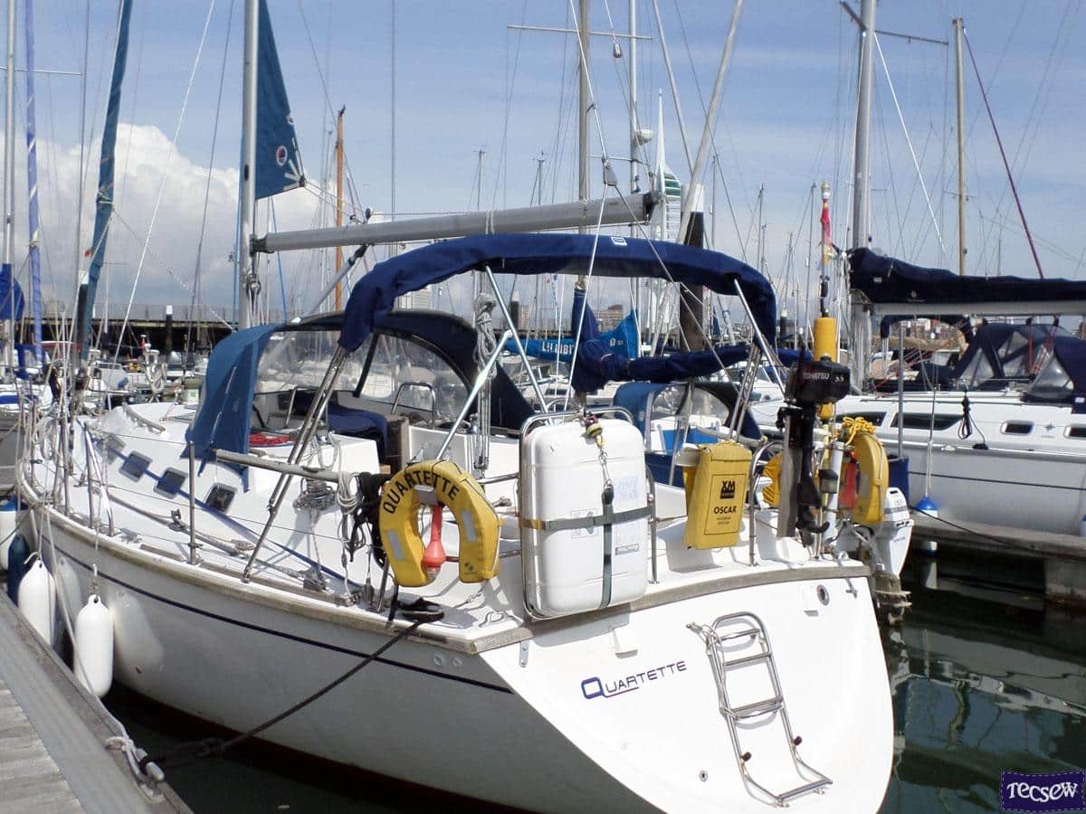 Westerly Oceanquest aft cockpit Bimini with optional Sprayhood ...