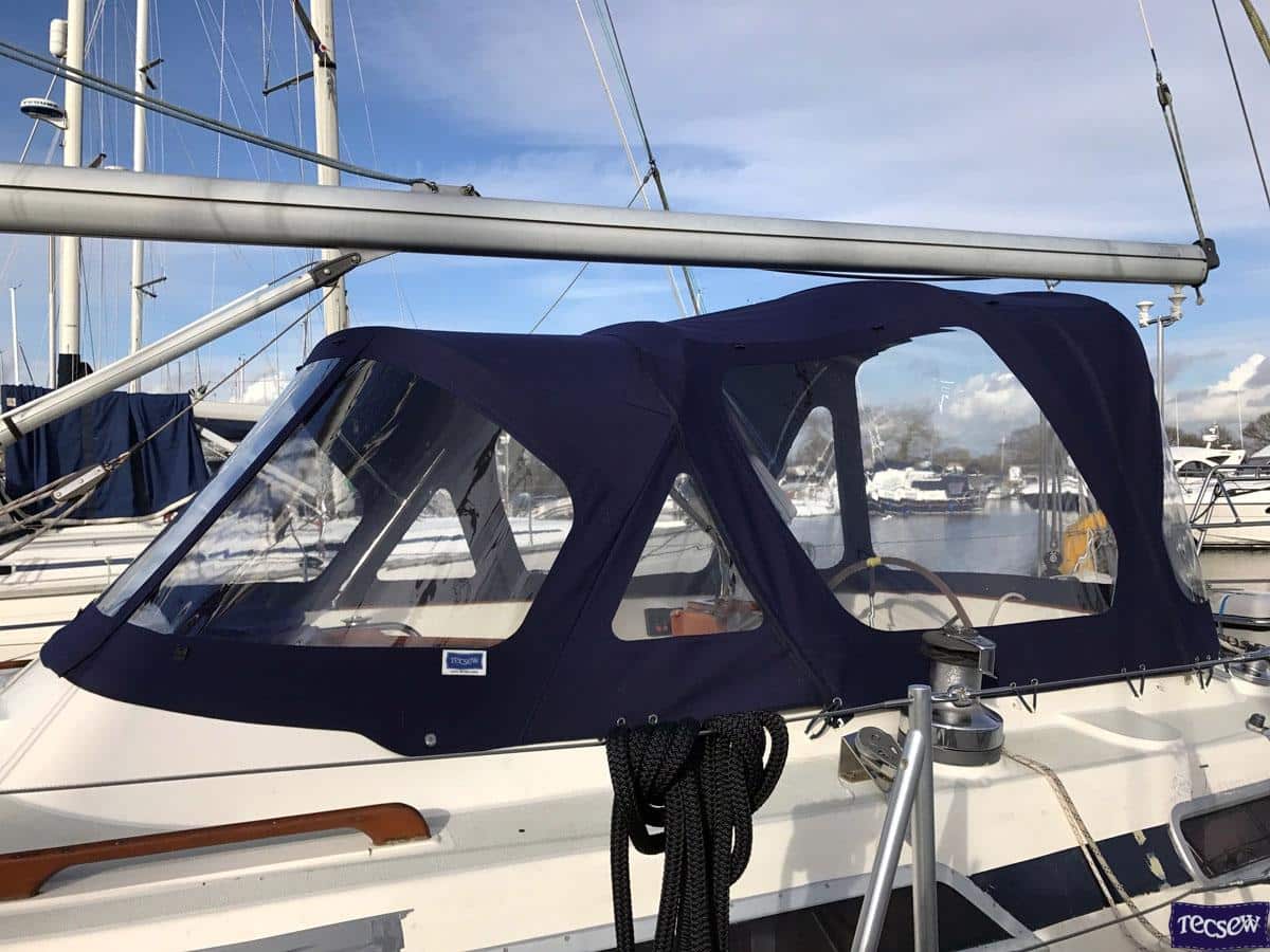 Moody 425, Cockpit Enclosure fitted to Tecsew design Sprayhood, AKAEMY ...