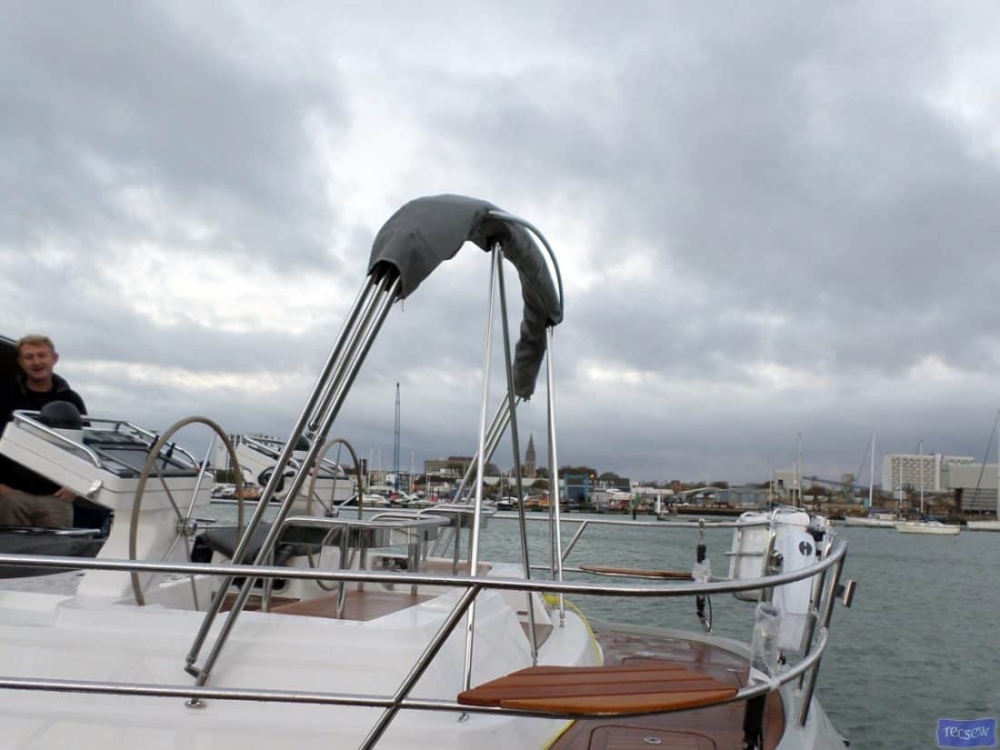 Southerly 535 3 bar Bimini with stretcher bars and welded grab bar, ref ...